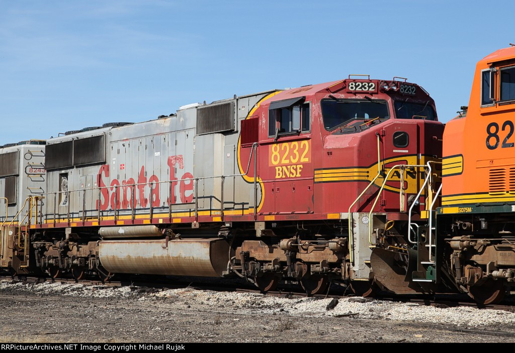 BNSF 8232